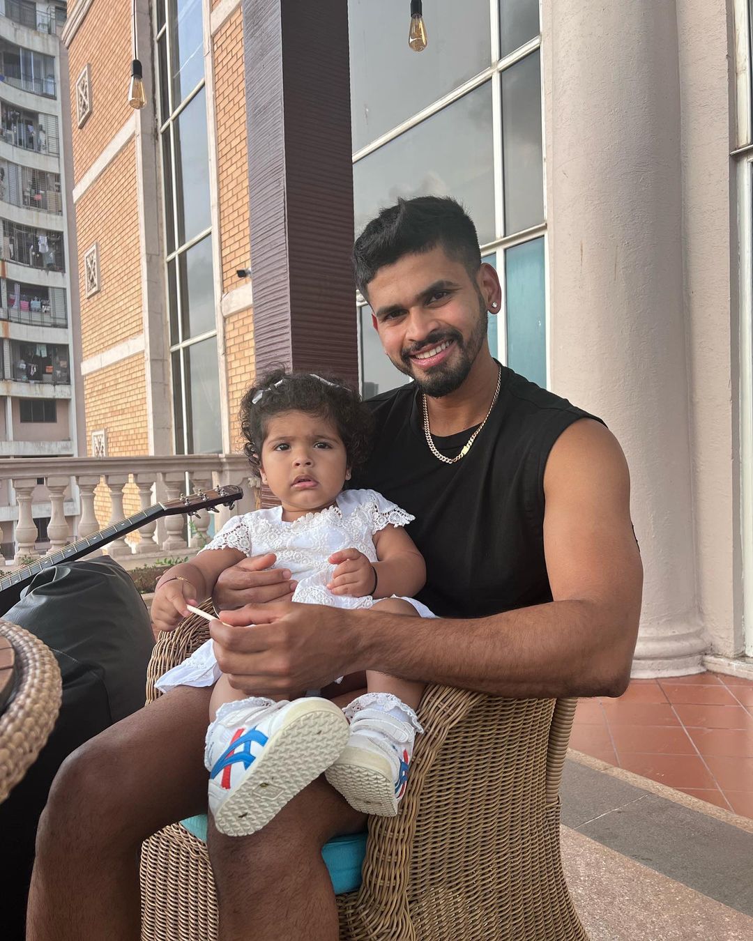 श्रेयस अय्यर एक बड़े विजनेस मैन के लडके है ! ये है इनकी छोटी सी फैमली ...